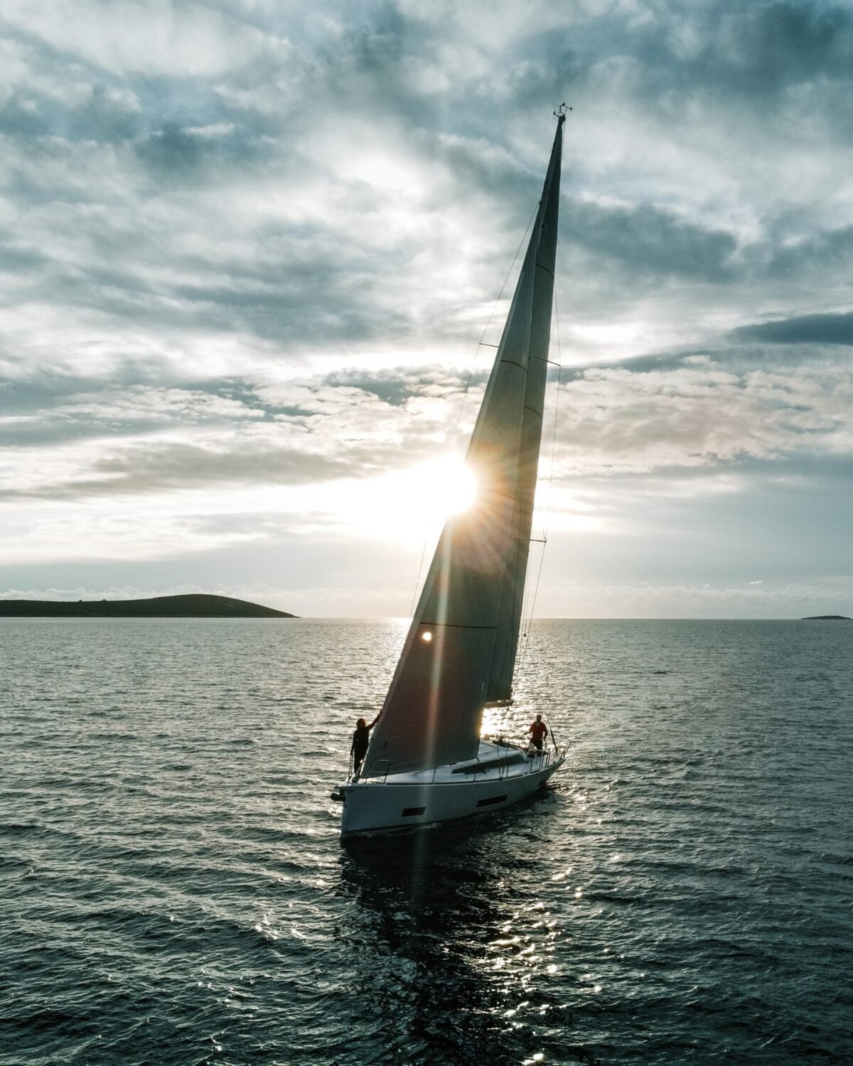 Sailing Uma: A Couple’s Electrifying Global Voyage – Where Sails Sway Free!